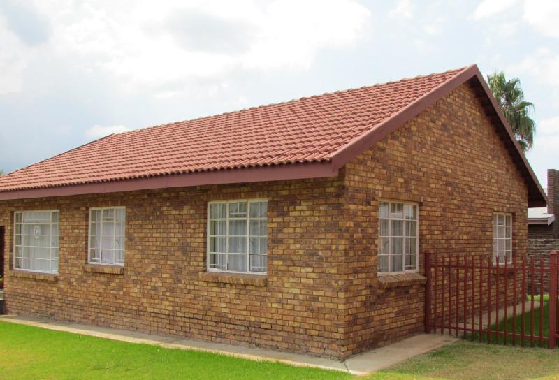 2 Bedroom Townhouse For Sale | Lydenburg (Mashishing) | 1LY1504508 ...