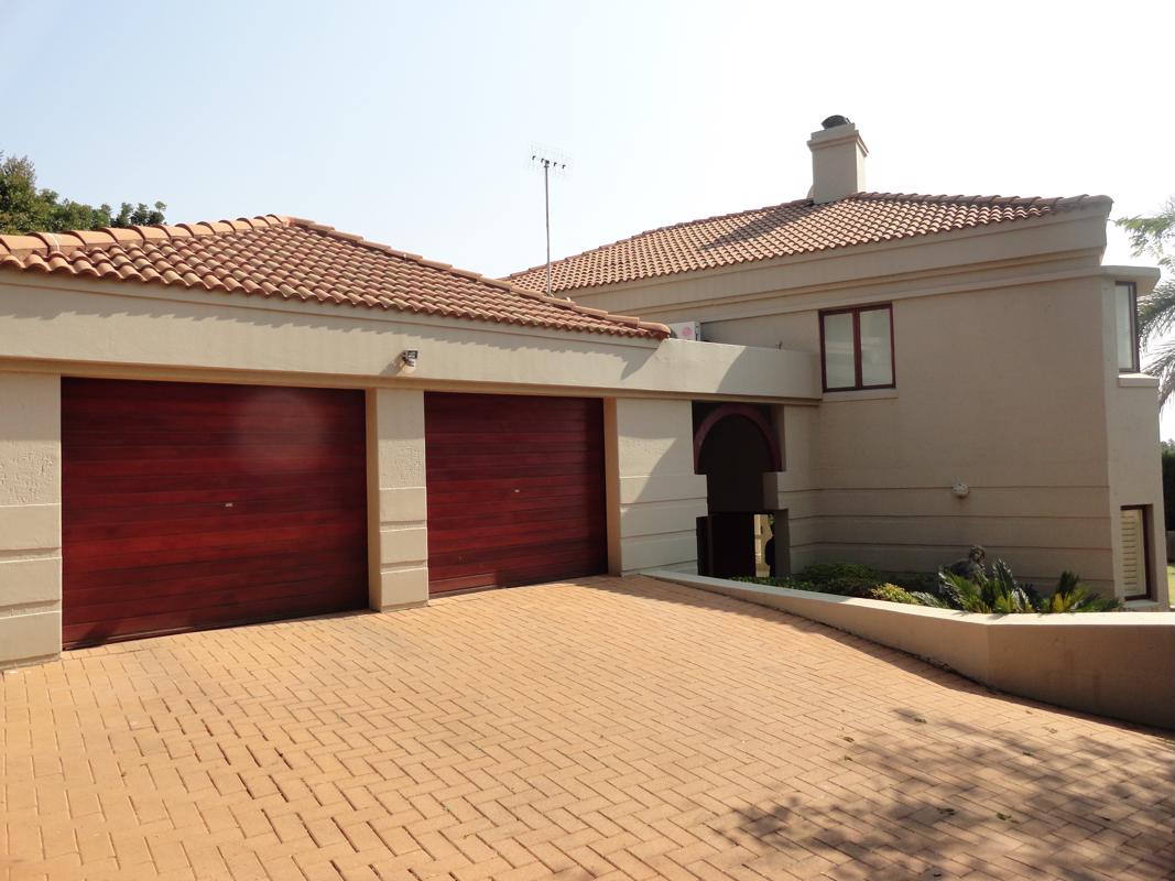 3 Bedroom Security Complex Home For Sale | Waterkloof Ridge | PT1625775 ...
