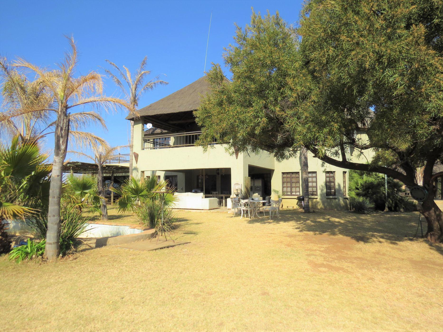 1.1 hectare Lifestyle Property For Sale | Melodie | 1HR1508093 | Pam ...