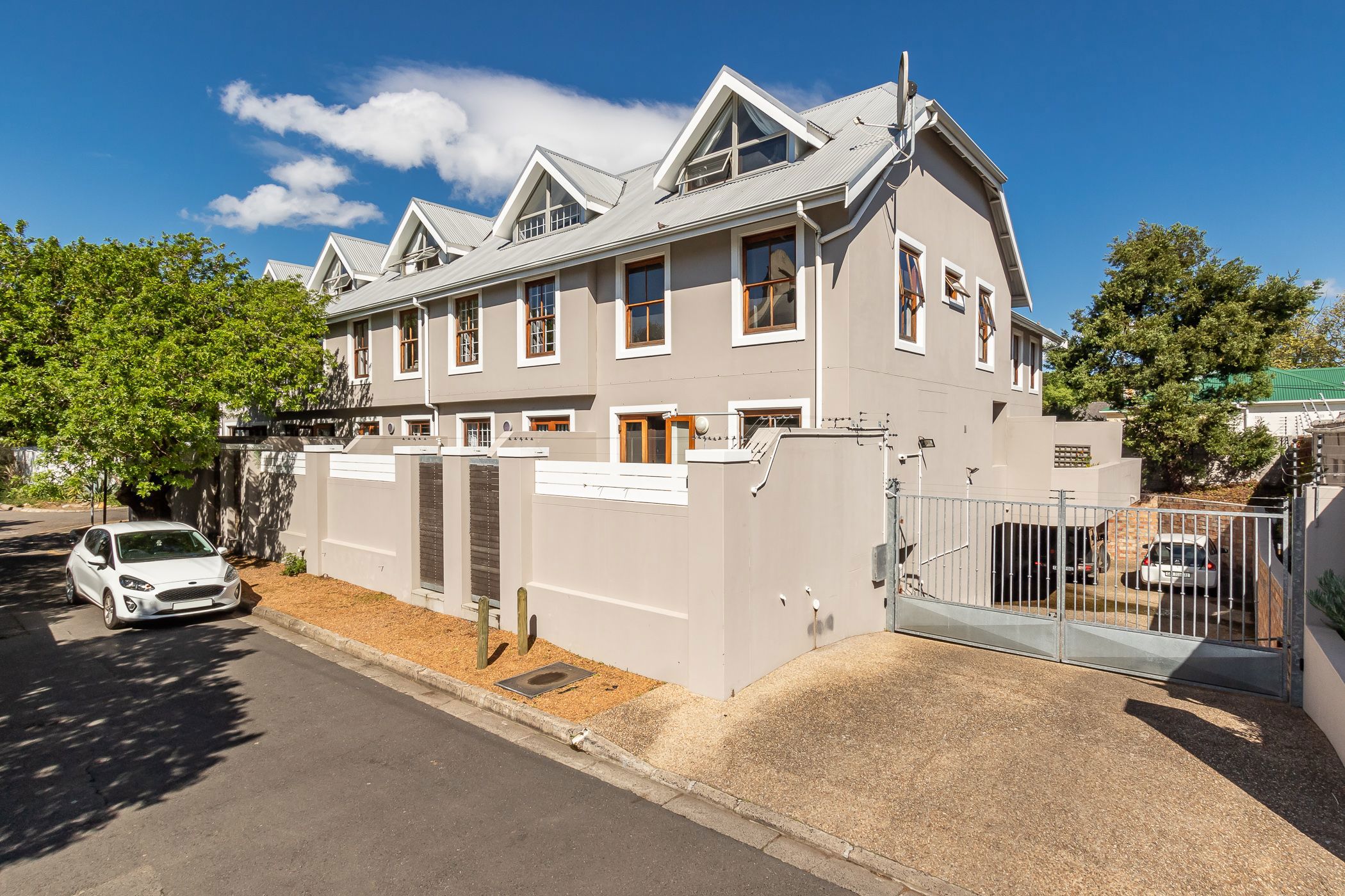 Harfield Village 3 Bedroom Town Houses For Sale - Pam Golding Properties