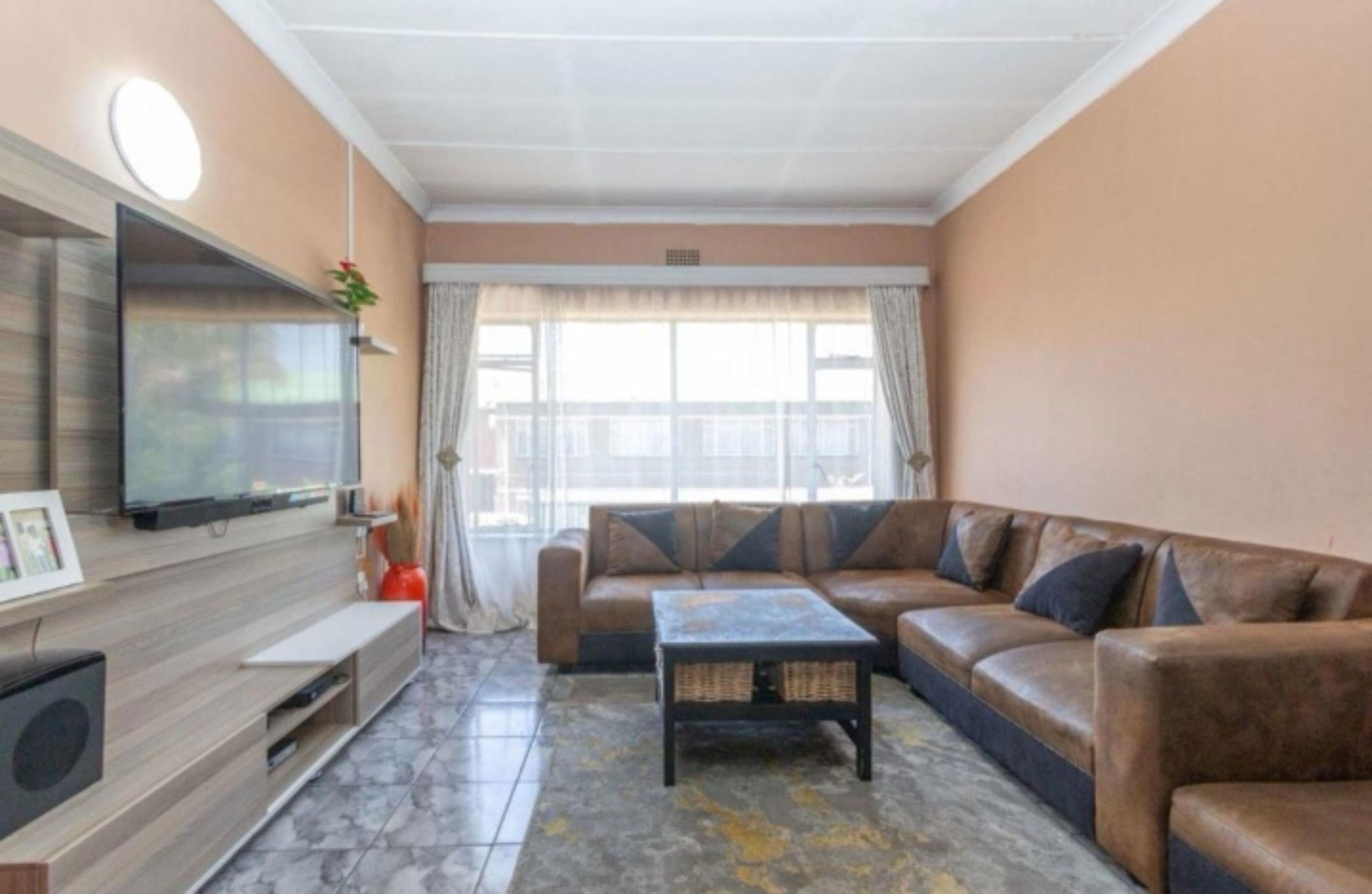 Kempton Park 2 Bedroom Flats / Apartments To Rent Long Term - Pam ...