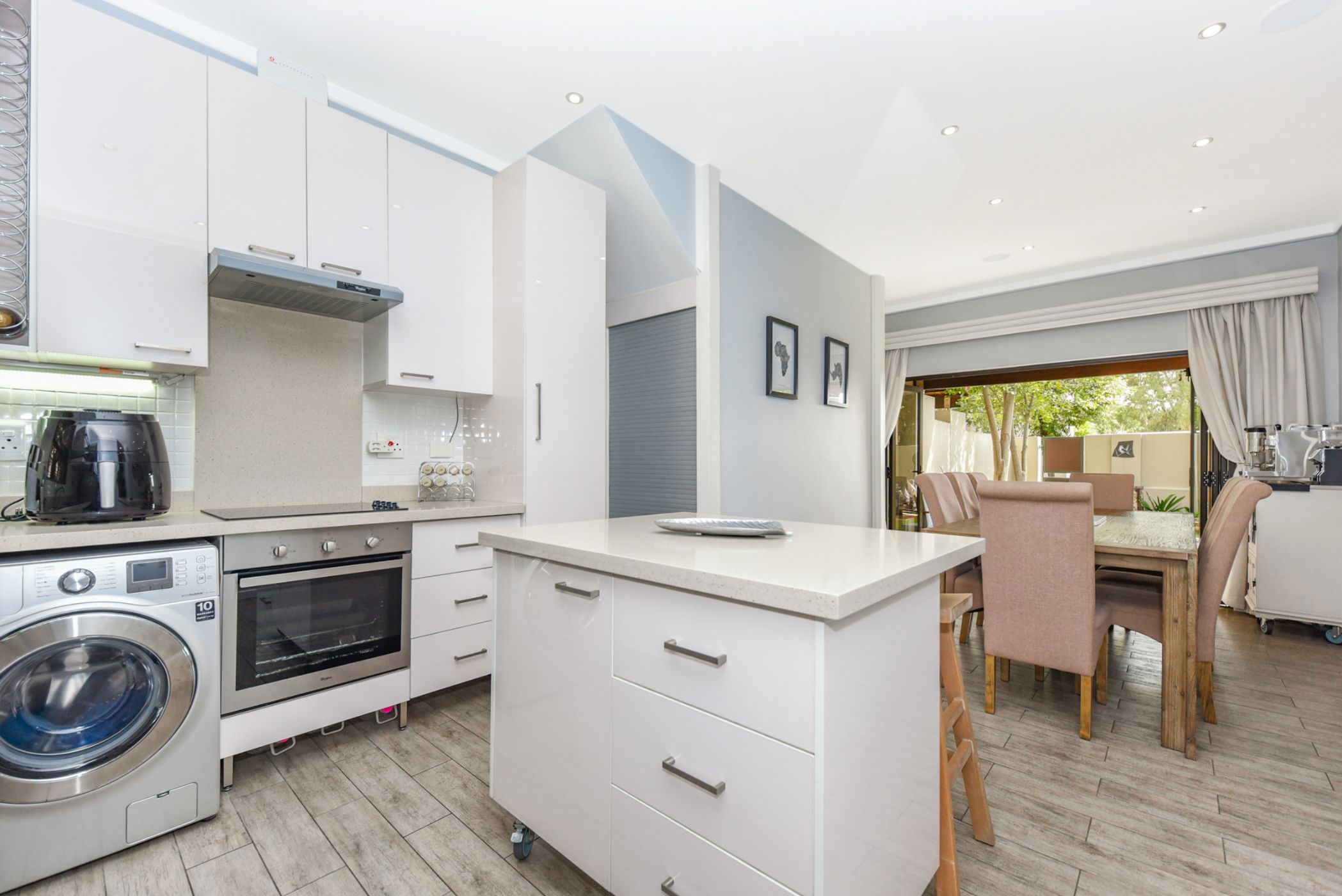 4 Bedroom Apartment For Sale | Fourways Area | FW1650773 | Pam Golding ...