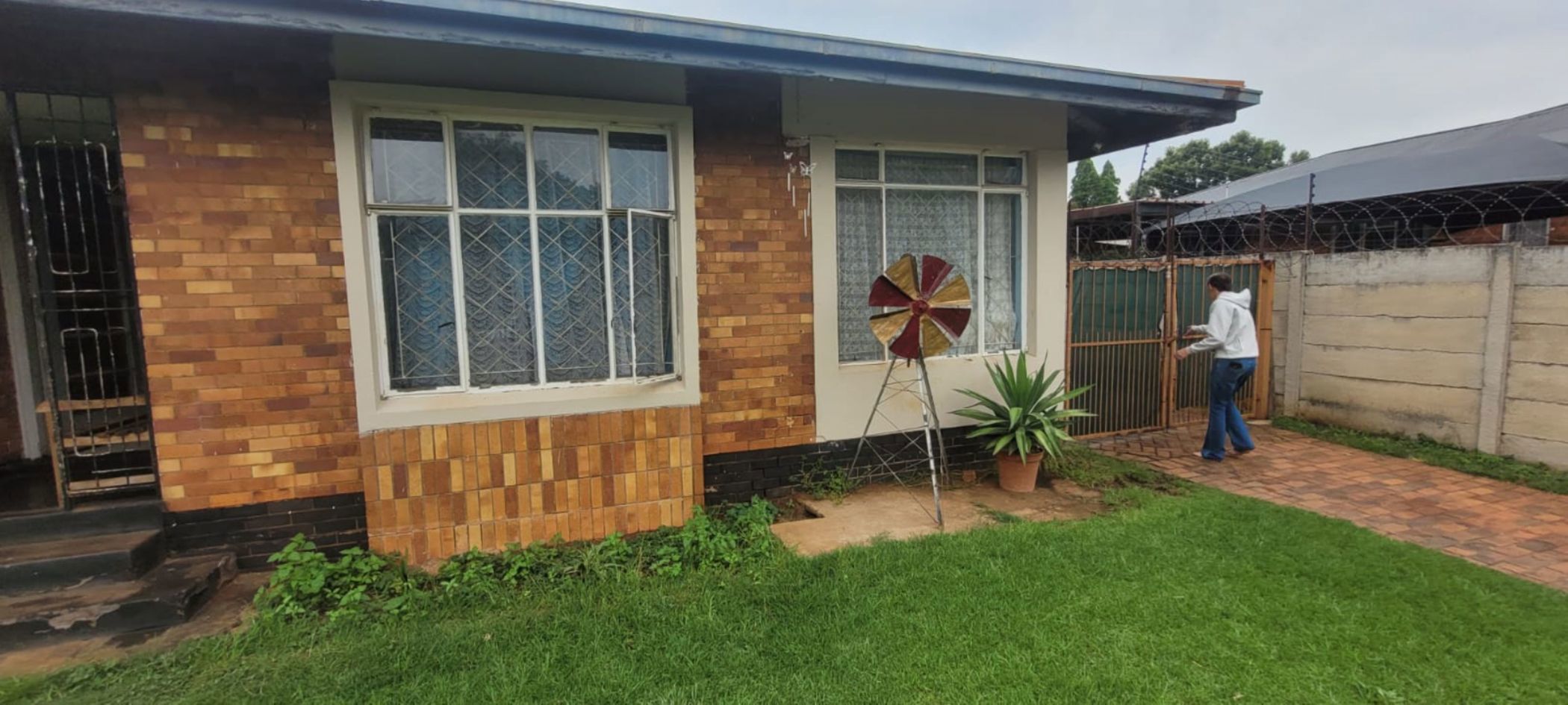 6 Bedroom House For Sale | Selection Park | 1SP1697597 | Pam Golding ...