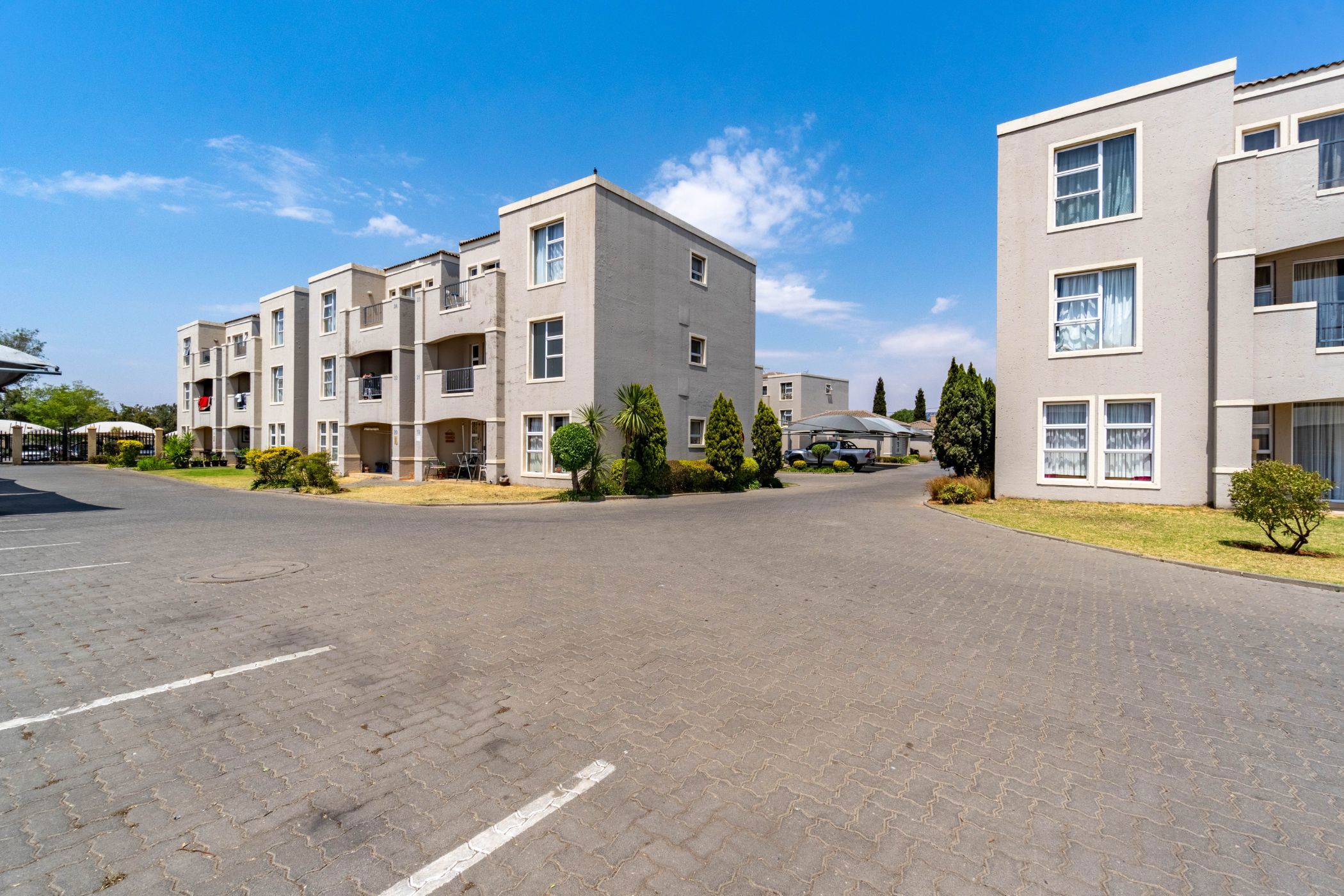 2 Bedroom Apartment For Sale | Jansen Park | BOK1702417 | Pam Golding ...